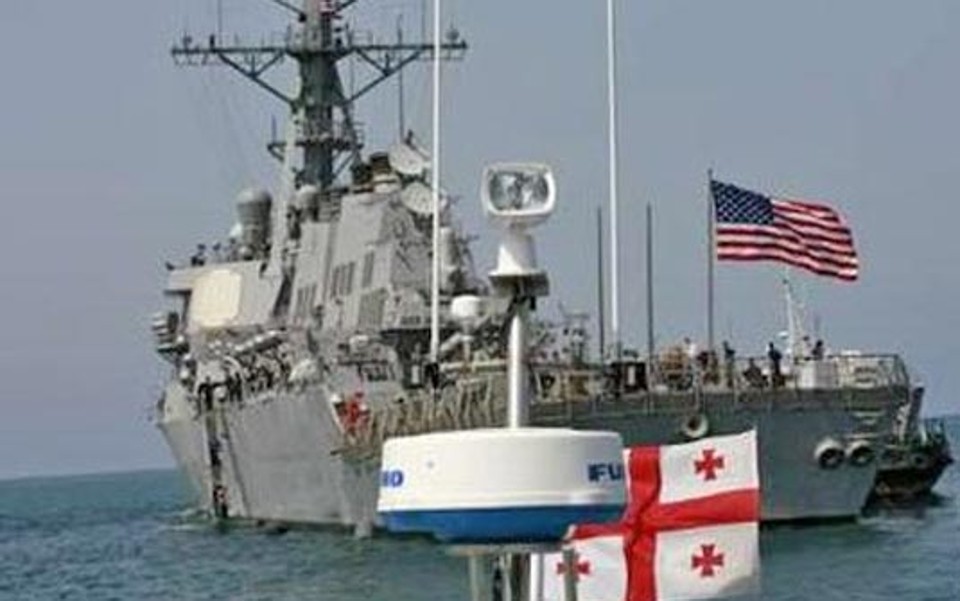 Navio dos EUA chega à Geórgia, mas tropas russas mantêm ocupação