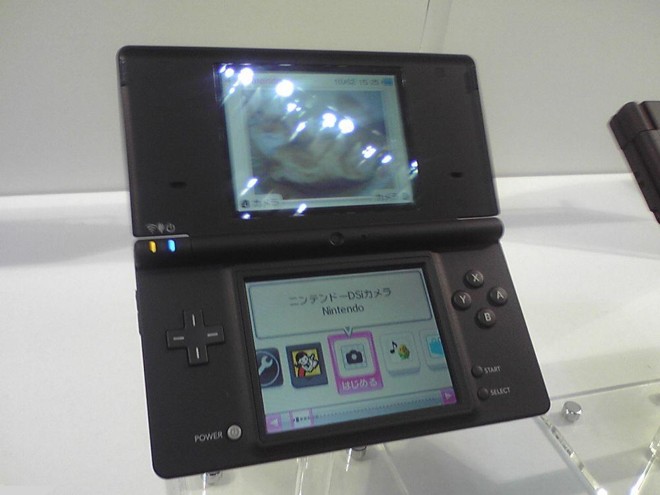 Nintendo DSi acessa internet, tem MP3 player e câmera