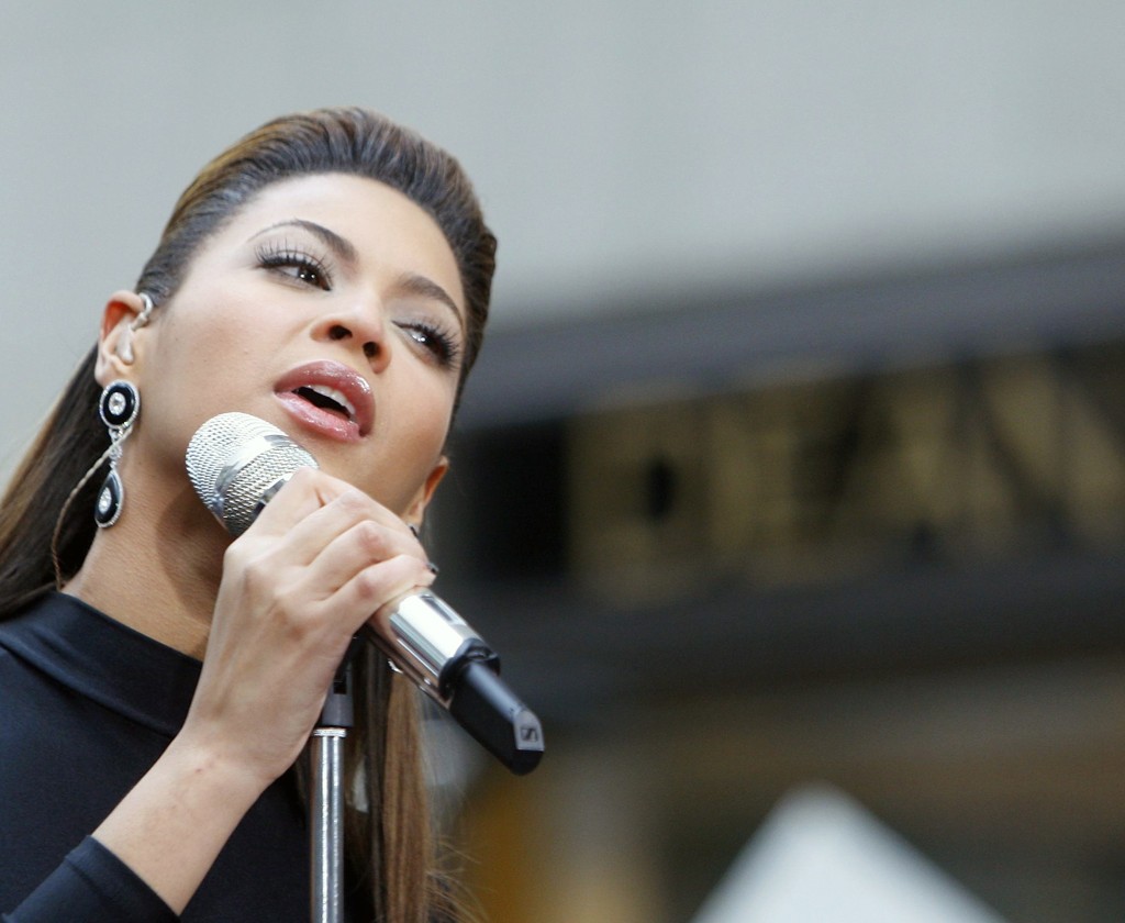 Beyoncé chega ao topo das paradas dos EUA com alter ego