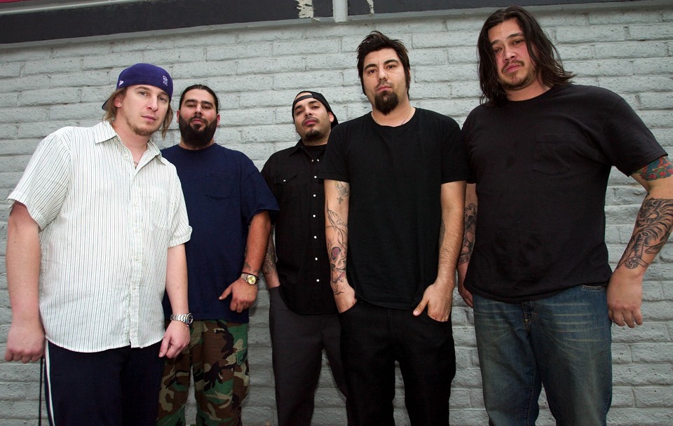 Baixista do Deftones está em coma depois de acidente de carro