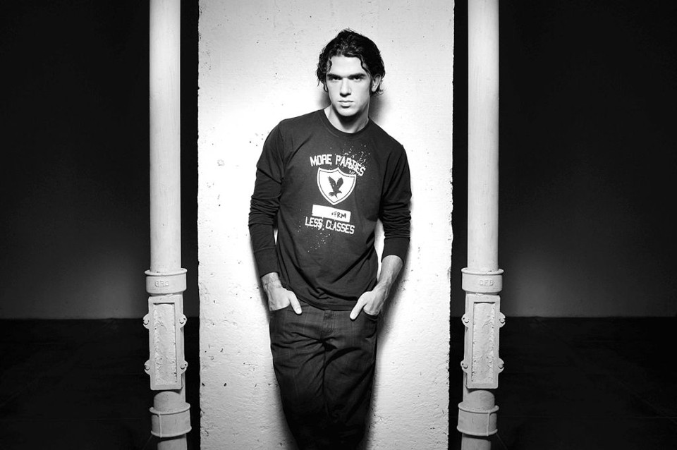 Lucas Paris lança CD em Curitiba