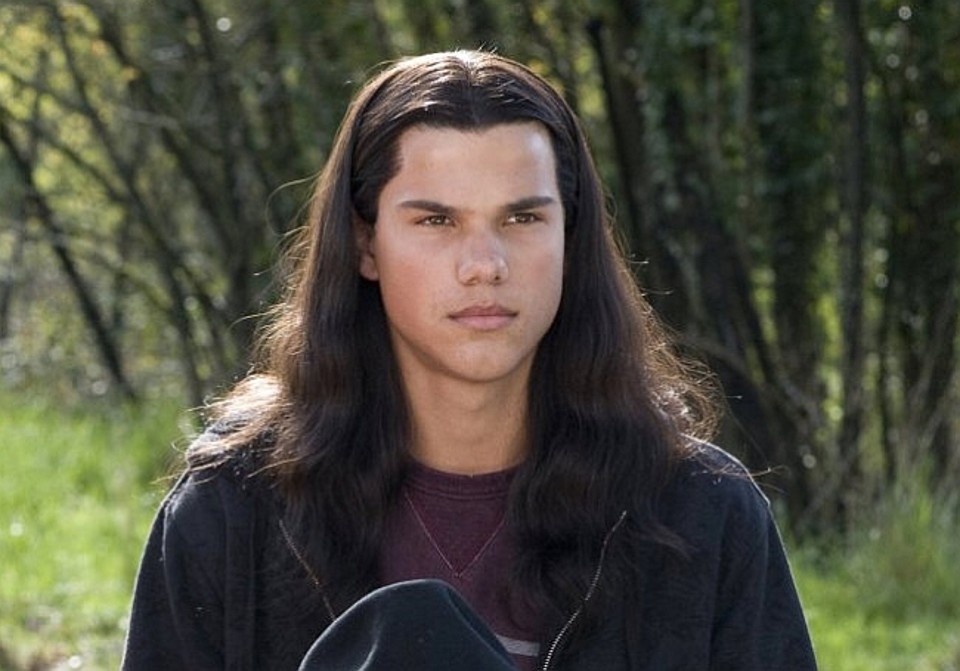 Taylor Lautner segue no papel de Jacob na sequência de Crepúsculo