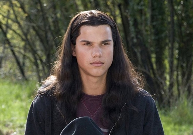 Taylor Lautner segue no papel de Jacob na sequência de Crepúsculo