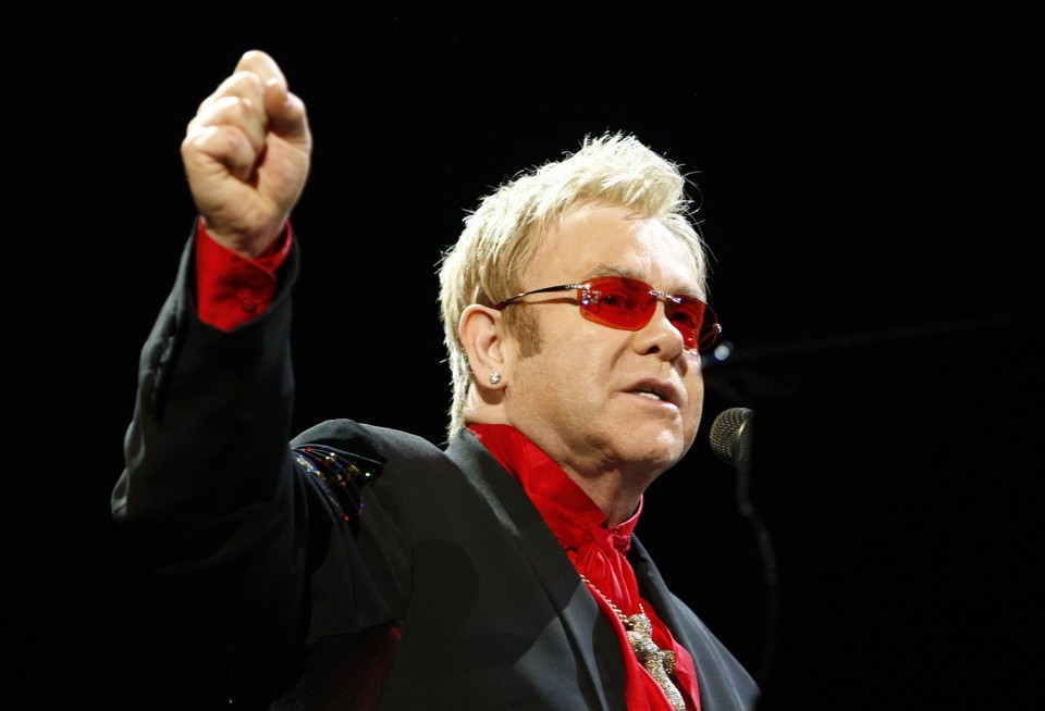 Aos 61 anos, Elton John ainda é um dos maiores astros do pop