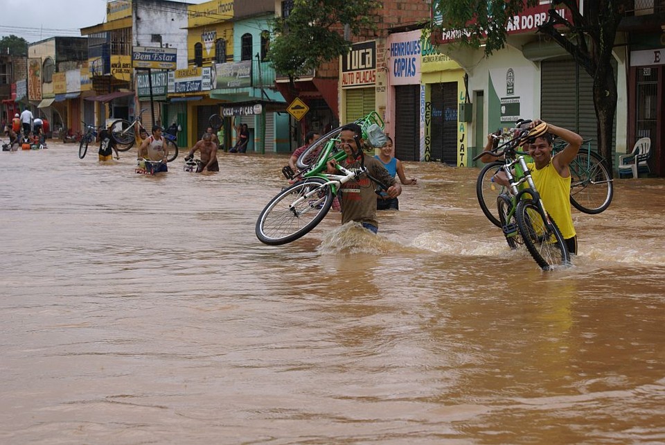 Enchente desabriga 20 mil pessoas no Pará