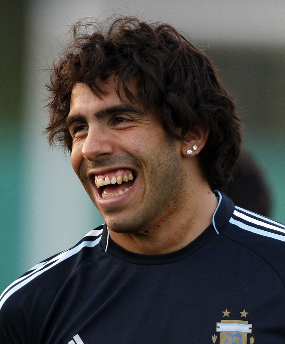 Carlitos Tevez promete que a Argentina "comerá" o Brasil