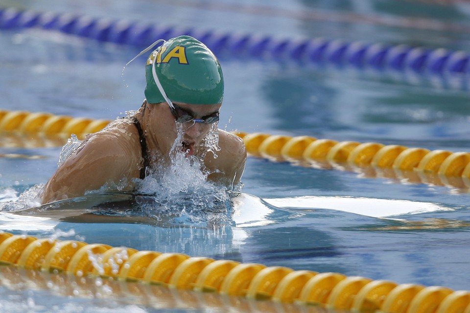 Focada em Londres-2012, nadadora paranaense faz de Mundial um aprendizado