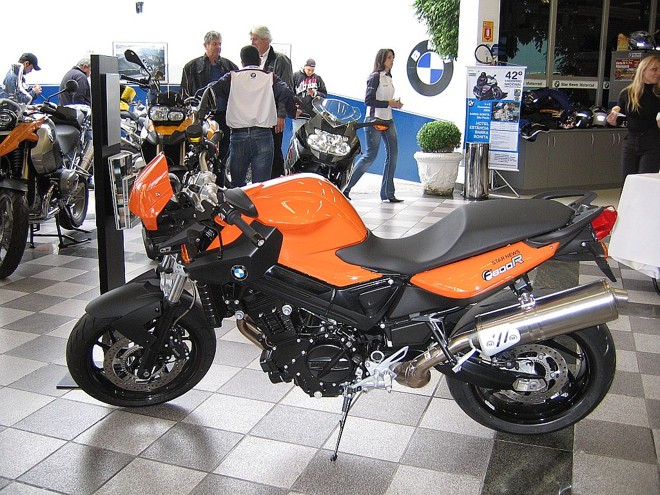 BMW F800 R é lançada em Curitiba pela Star News