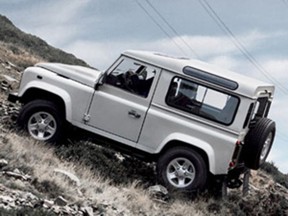 Land Rover anuncia recall do Defender no Brasil
