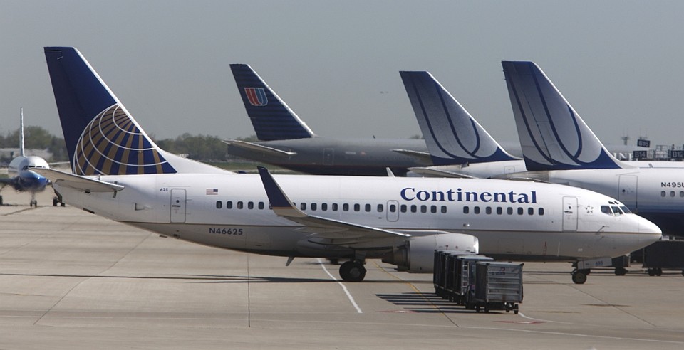 United e Continental criam maior aérea do mundo