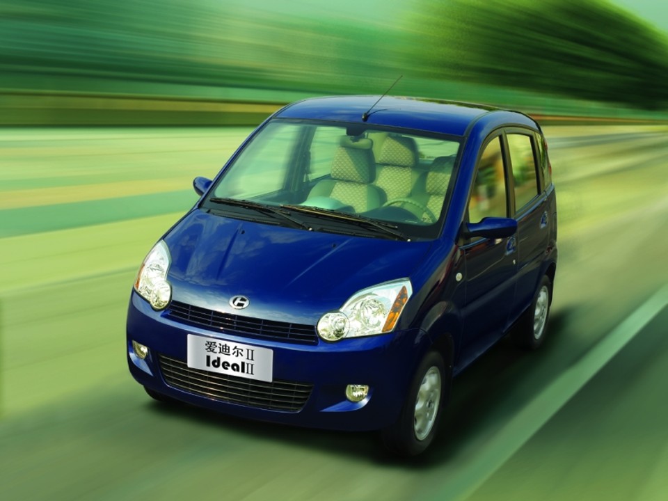 Effa M100 ganha novos itens de série