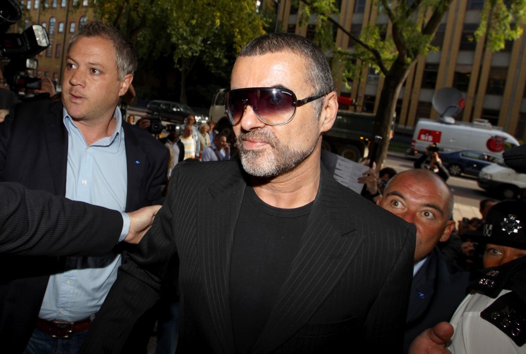 George Michael nega ter tratamento especial na prisão