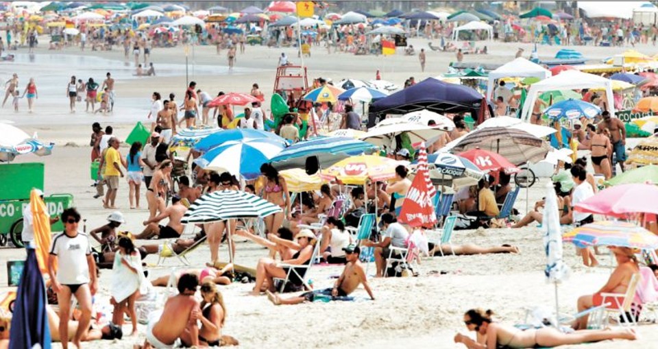 Praia cheia e o ano-novo ainda nem chegou