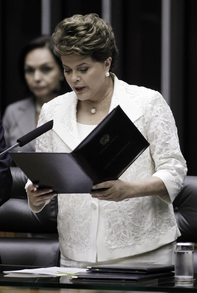 Dilma Rousseff discursa pela primeira vez como presidente da República