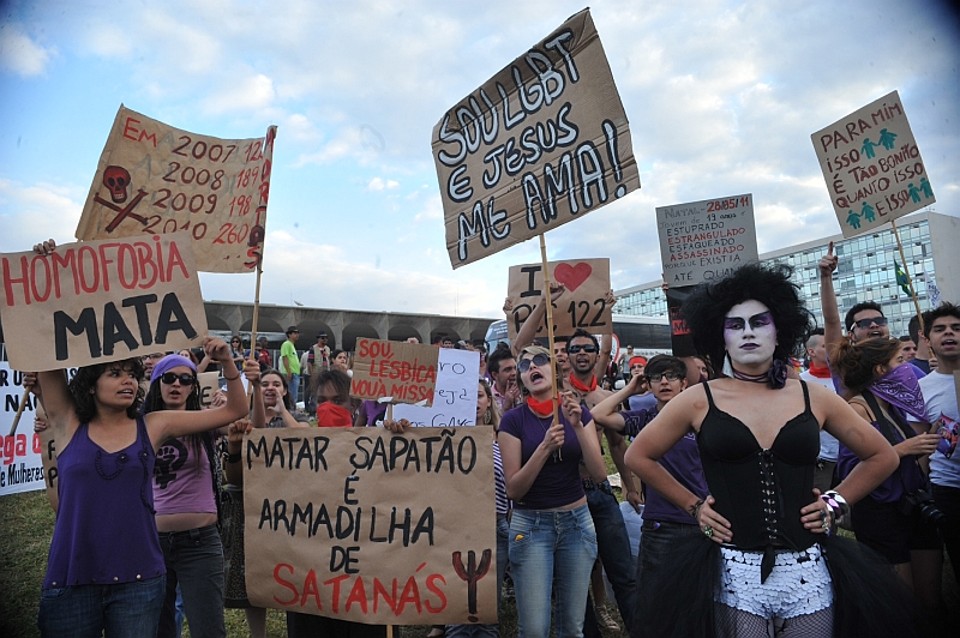 Grupos fazem manifestação no DF em defesa de projeto anti-homofobia