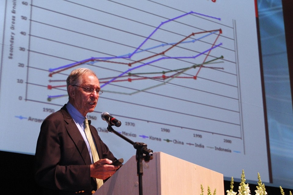 Brasil teve investimento tardio na educação, afirma doutor em Economia
