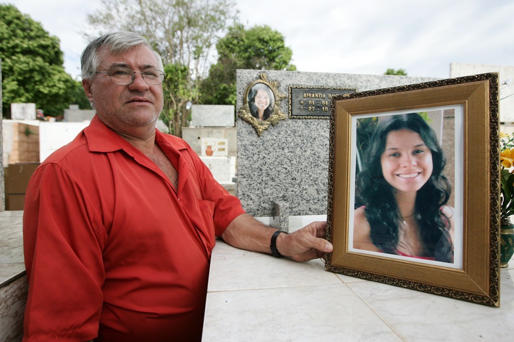 Tribunal condena dois pela morte de Amanda Rossi
