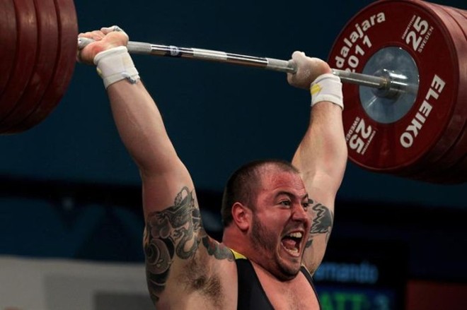Fernando Reis leva ouro inédito no levantamento de peso