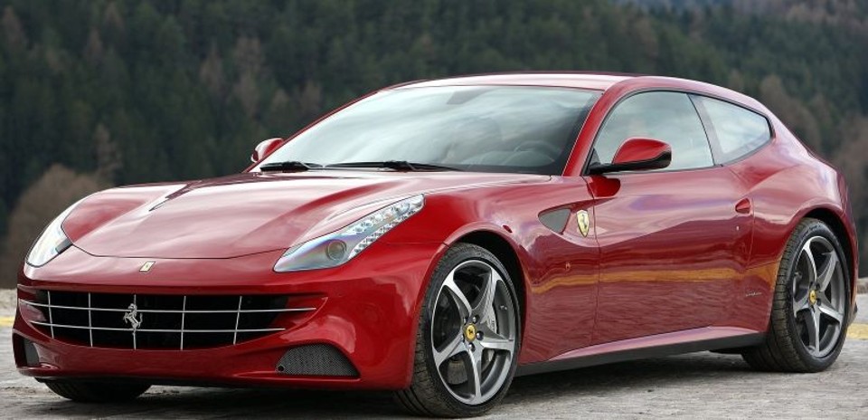 Ferrari FF chega por R$ 2,7 mi