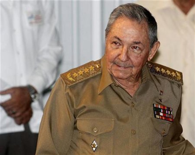 Raúl Castro diz que "negligência" de estatais freia economia