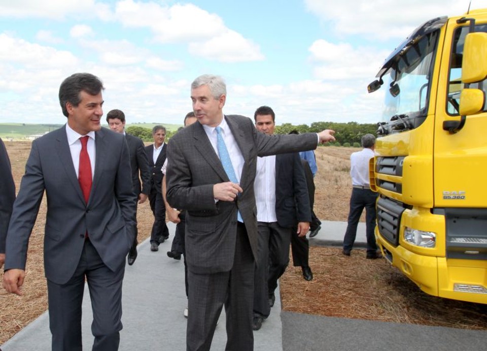 Paccar lança pedra fundamental de fábrica pensando na próxima década