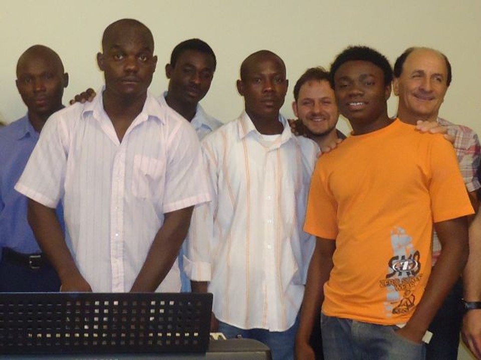 Haitianos contam história de vida em escola rural