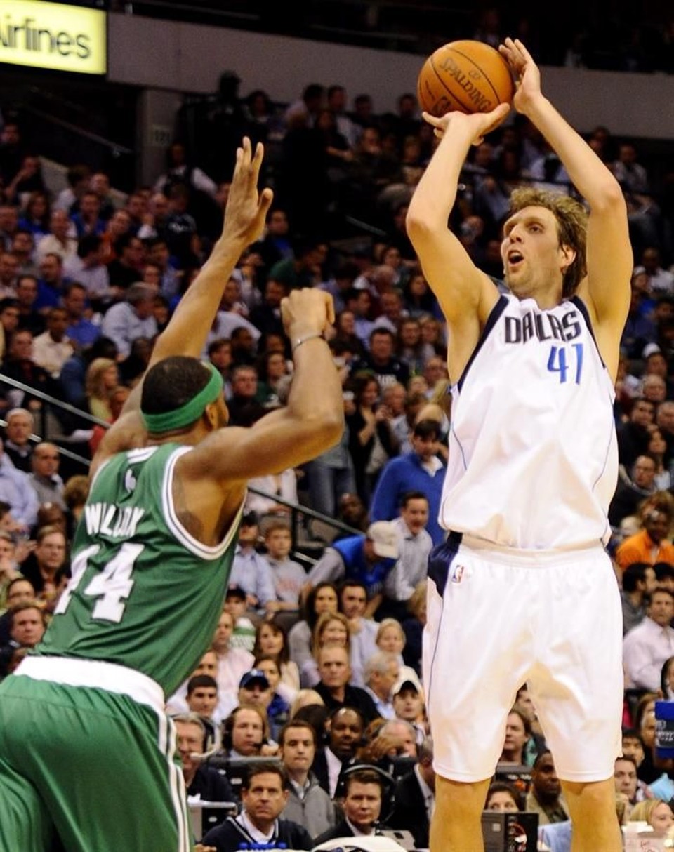 Dirk Nowitzki entra para o hall dos 20 maiores pontuadores da história ...