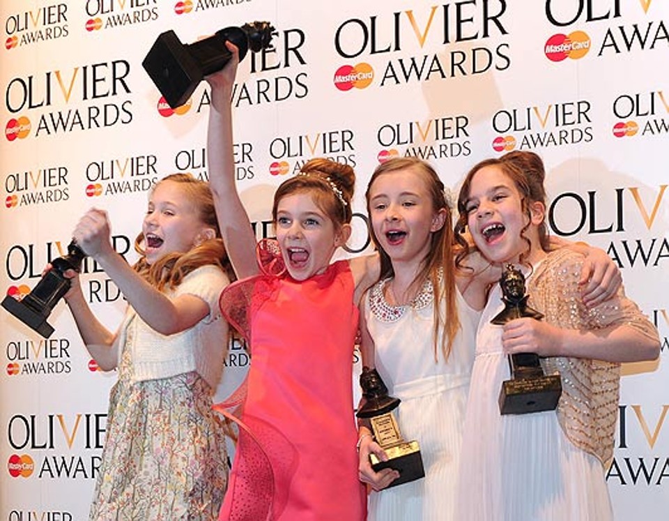 Musical 'Matilda' triunfa nos prêmios Olivier em Londres