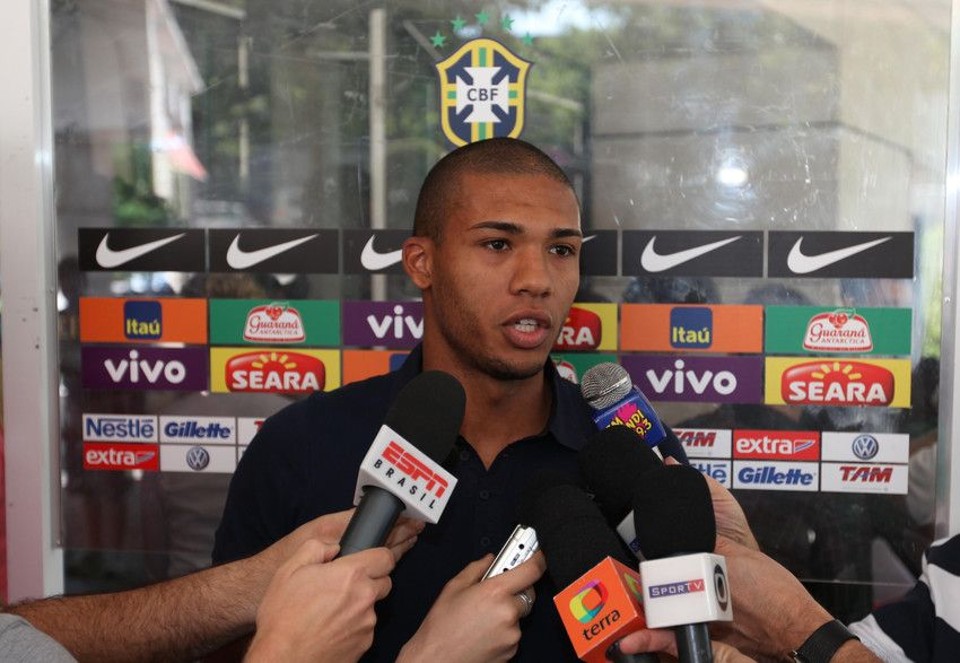 Juan se espelha em Thiago Silva para crescer na seleção
