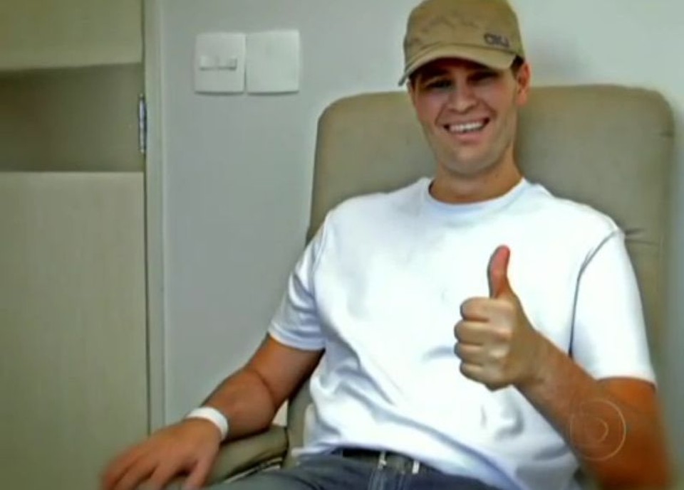 Pedro Leonardo aparece 25 kg mais magro em foto tirada no hospital