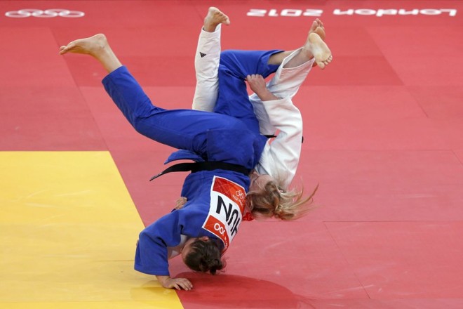 Machucada, judoca húngara dá exemplo de superação