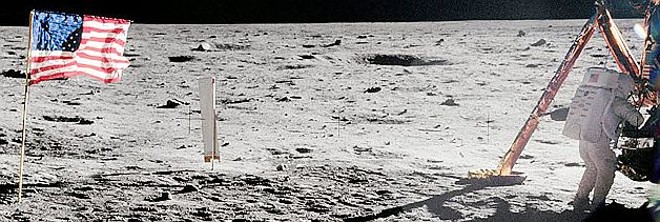 Neil Armstrong, primeiro a pisar na lua, morre aos 82 anos