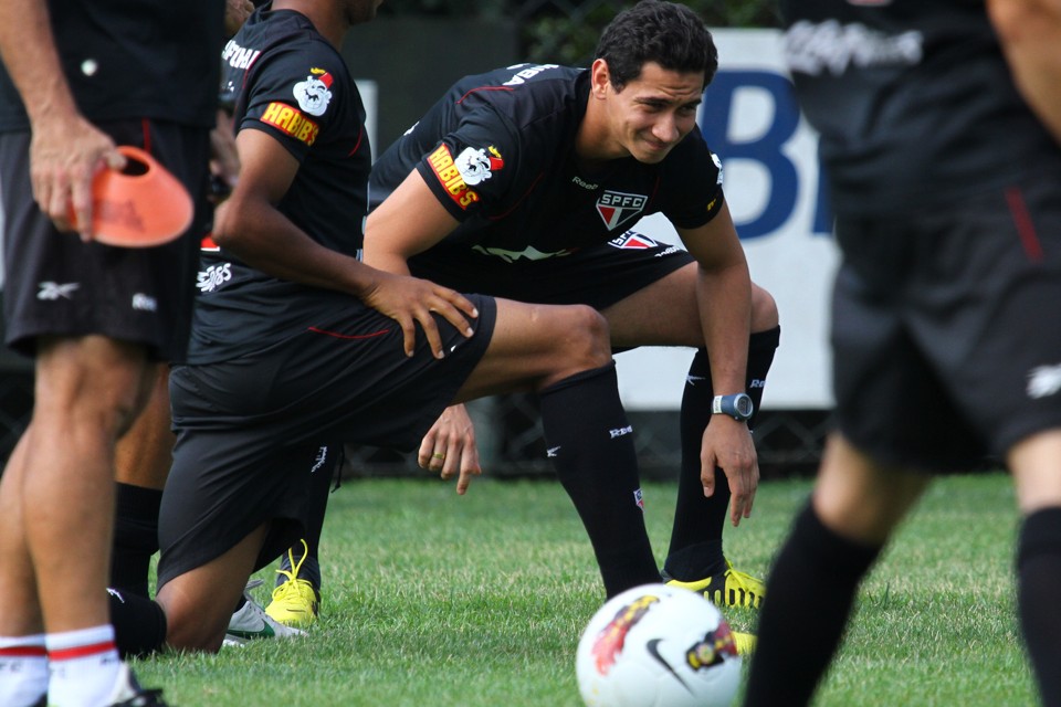 Ganso vai a campo com restante do elenco pela 1.ª vez