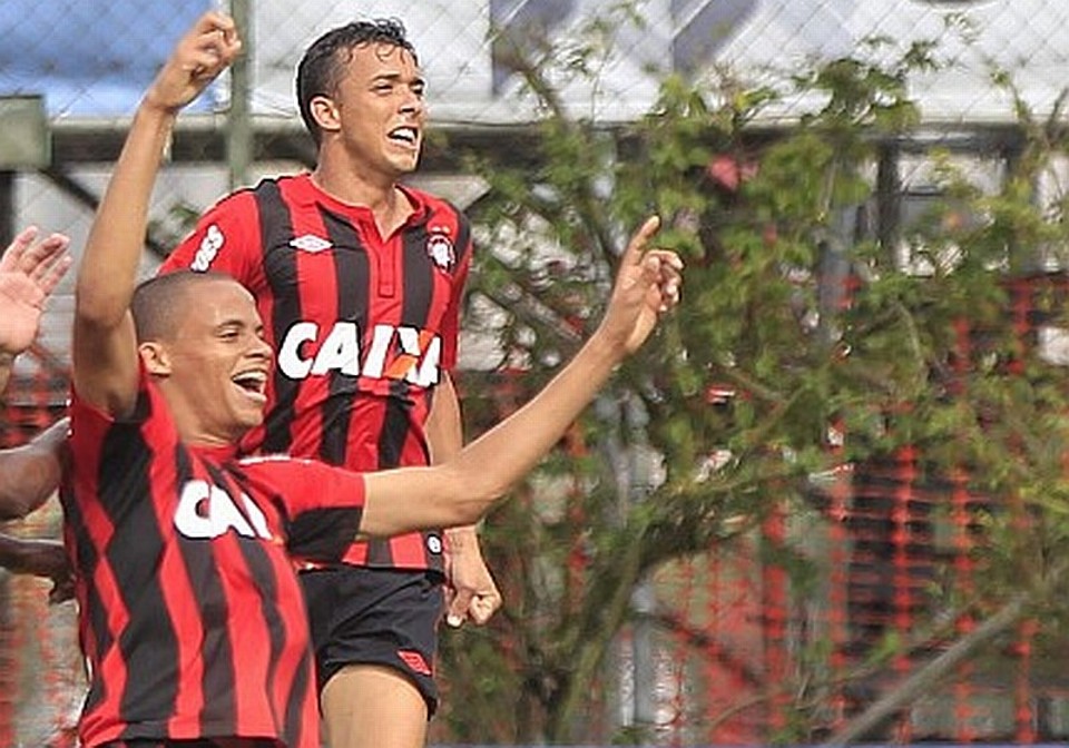 "Calamos a boca de muitos críticos", dispara Pedro Botelho