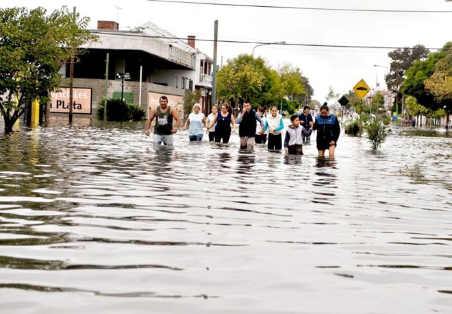 Argentina tem pelo menos 46 mortos em inundação histórica