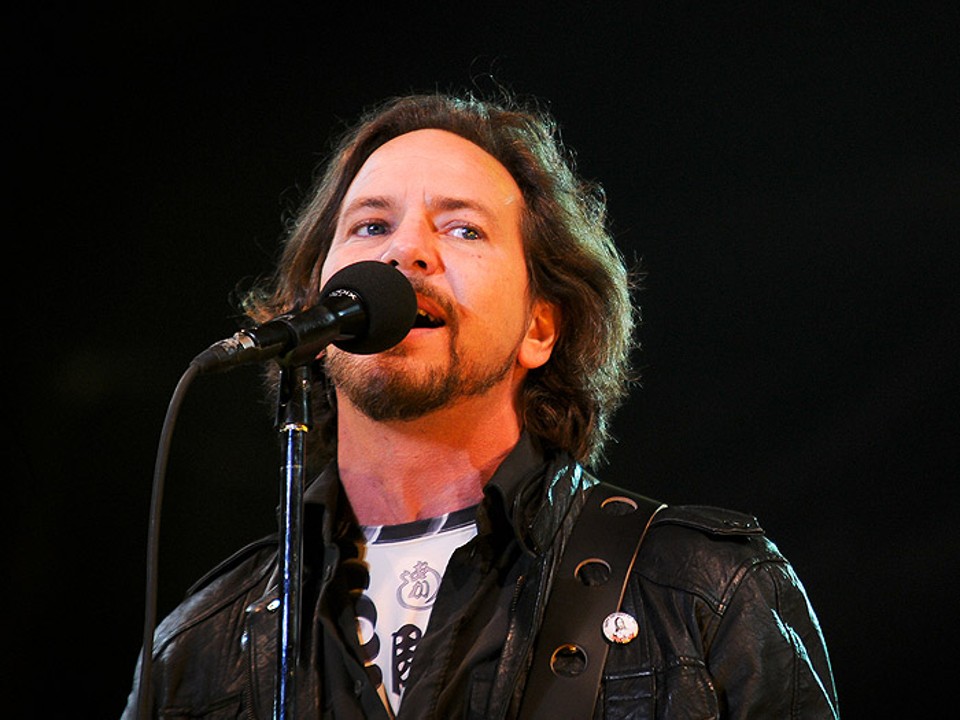 Em primeiro show solo no Brasil, Eddie Vedder é simpático e toca ...