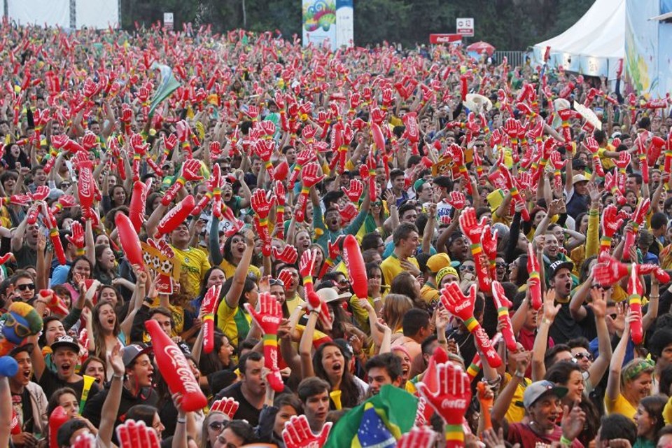 Pedreira tem 15 mil pessoas durante Fifa Fan Fest nesta segunda-feira