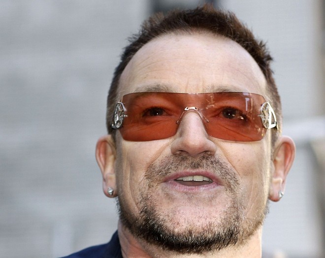 Bono revela que usa óculos escuros devido a glaucoma