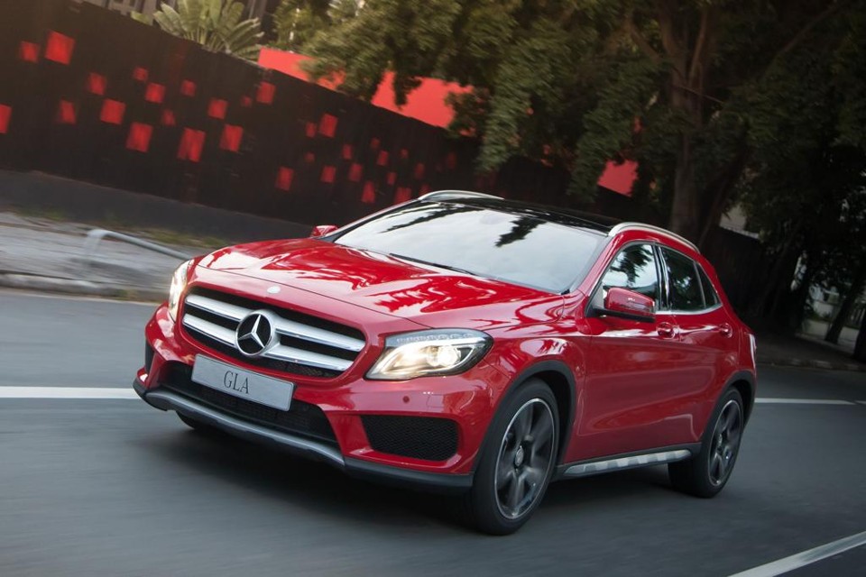Mercedes GLA fica mais barato e ganha motor 2.0 turbo, de 221 cv