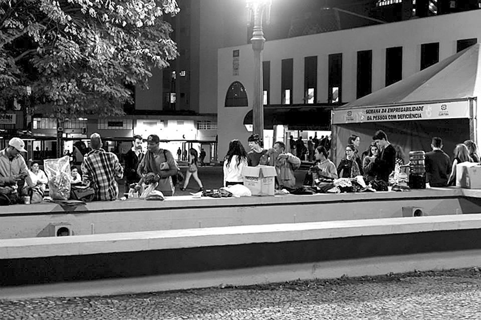 Sopão e ração na Praça Rui Barbosa