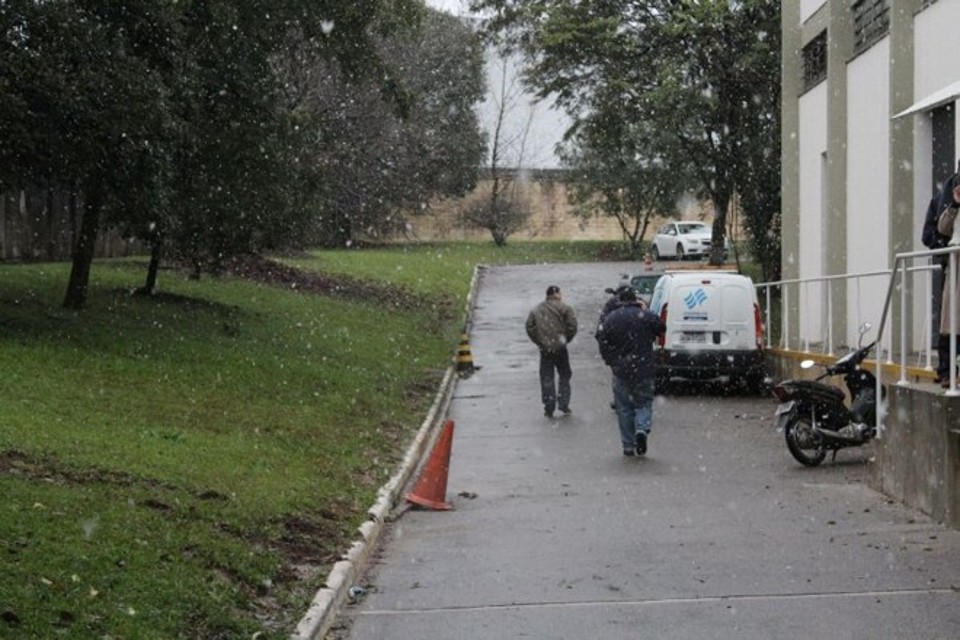 Dois anos da neve: relembre a euforia que tomou conta de Curitiba