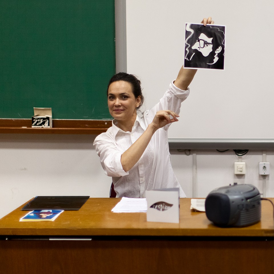 Textos de Karam na voz de Michelle Pucci