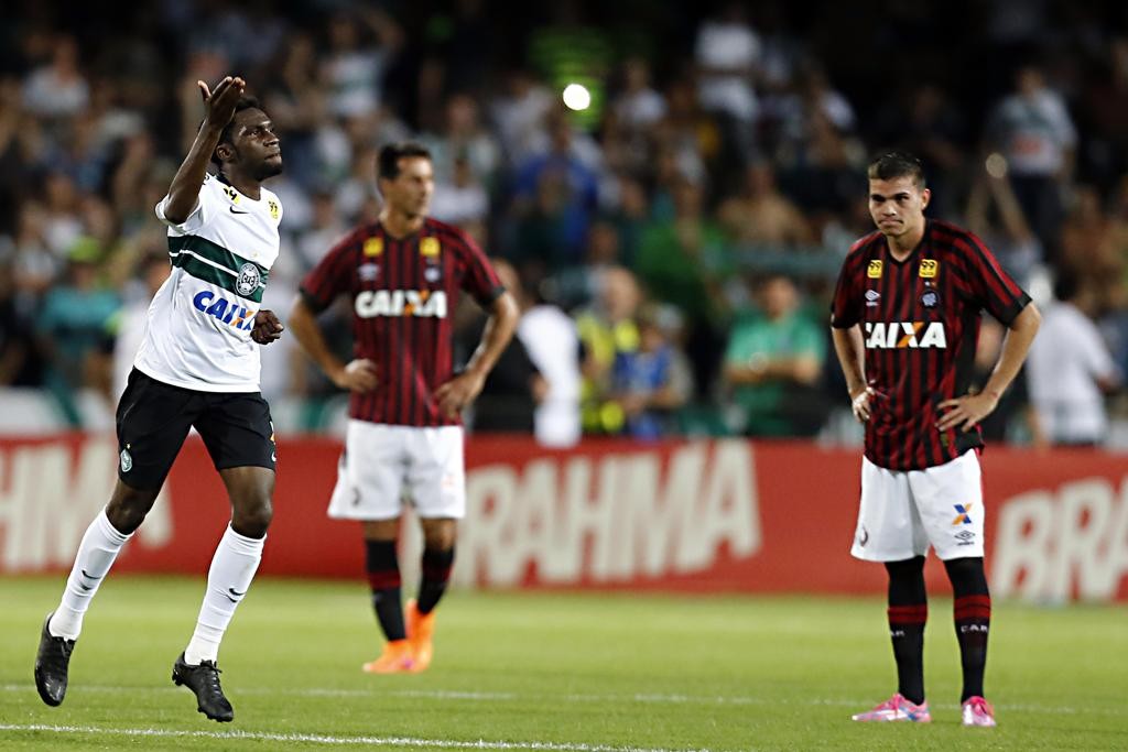 Protagonista, Negueba quebra jejum de cinco meses no Atletiba