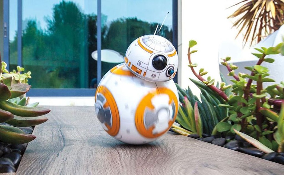 Robô de Star Wars controlado pelo celular promete ser o brinquedo do ano