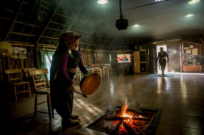 Curandeiros tradicionais atendem clientela nova