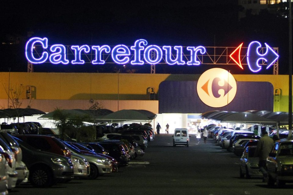Carrefour volta ao comércio on-line em 2016
