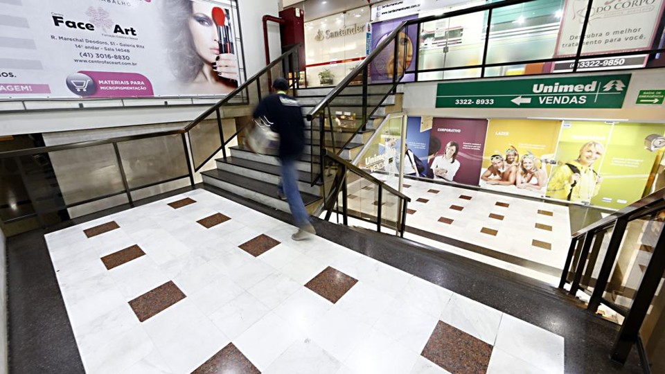 Galeria Ritz virou uma das portas de entrada para o calçadão da Rua XV