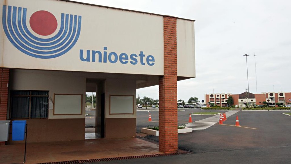 Unioeste abre seleção com 172 vagas para professores
