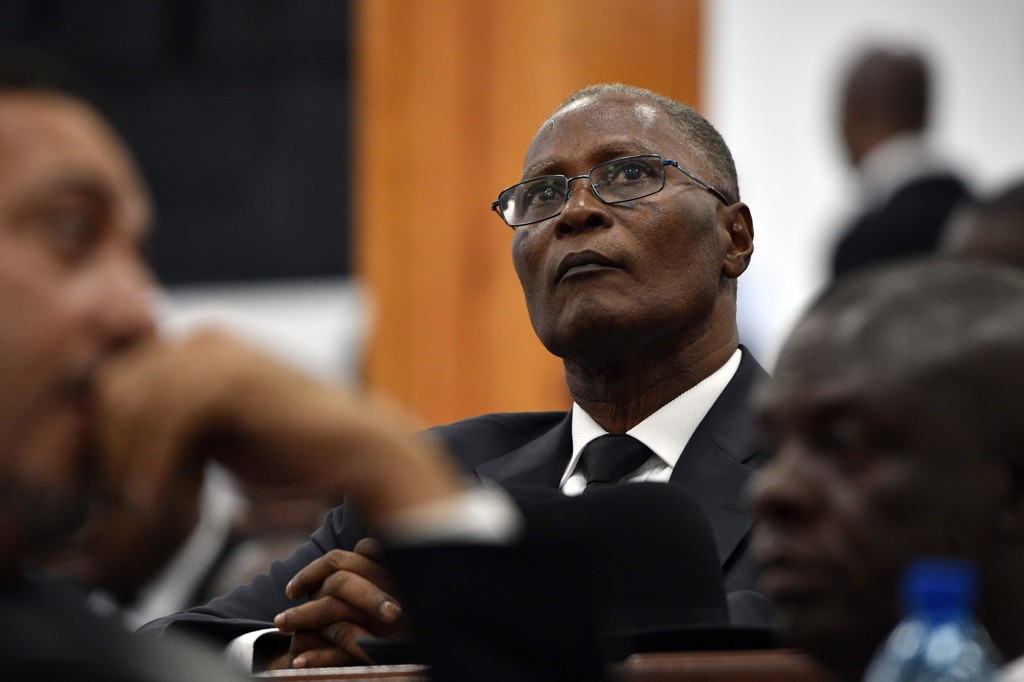 Jocelerme Privert é eleito presidente interino do Haiti