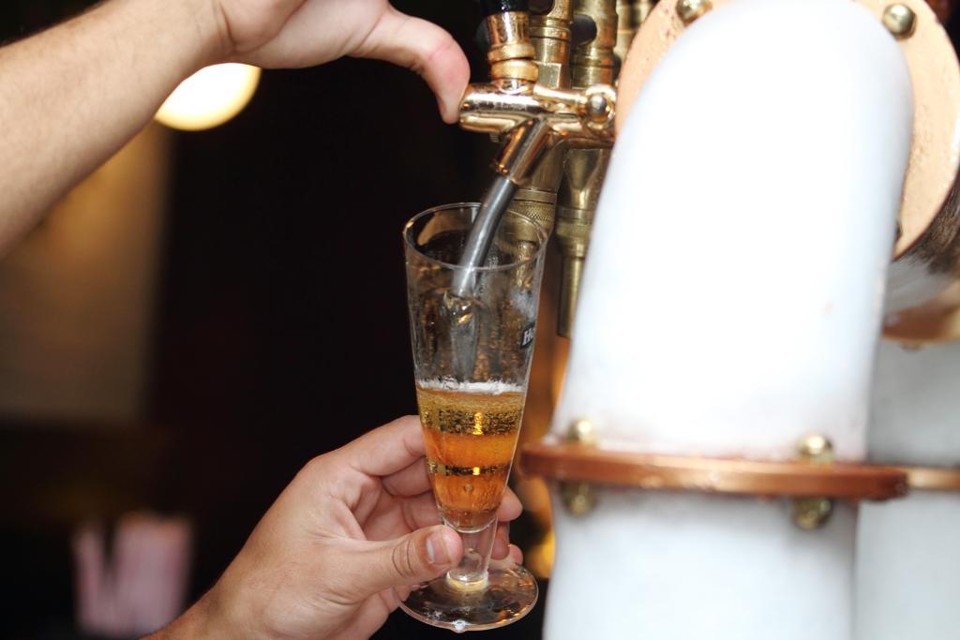 Uber oferece um chopp para quem utilizar app para ir a bares em São Paulo